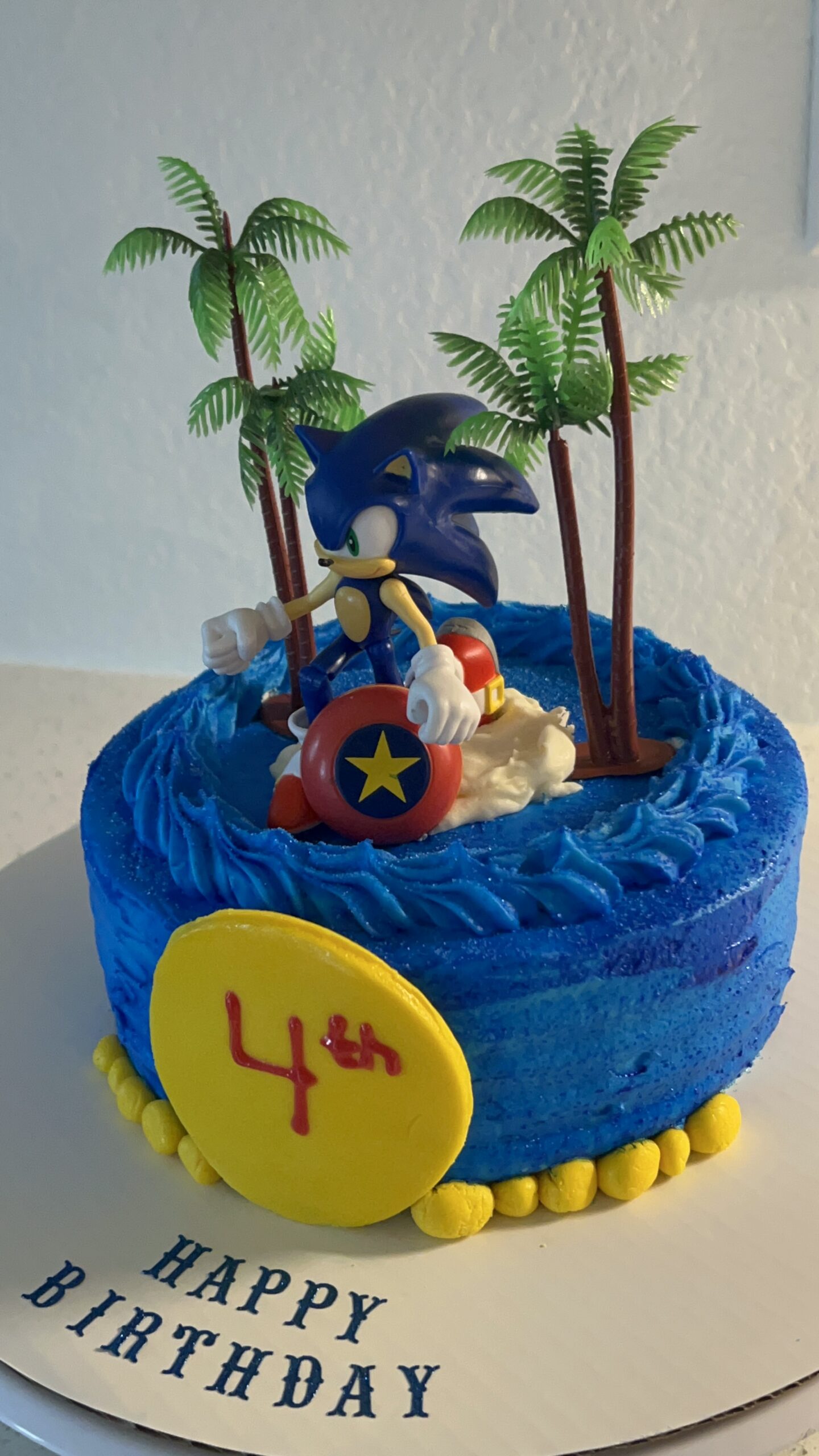 Easy Sonic Hedgehog cake for a Birthday - Dessert Makeovers